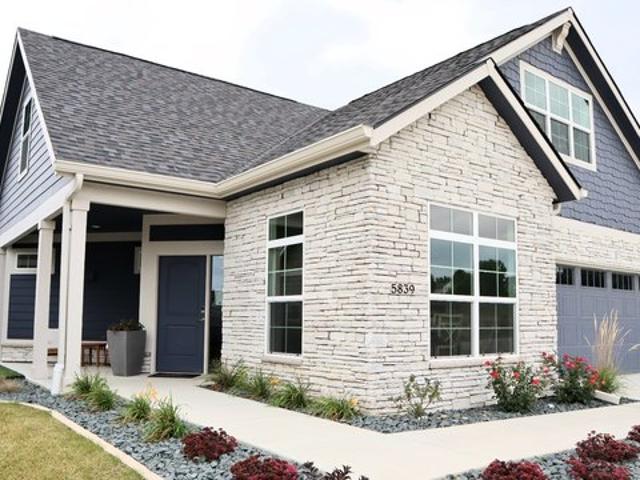 5839 NW 90th St, Johnston, IA 50131