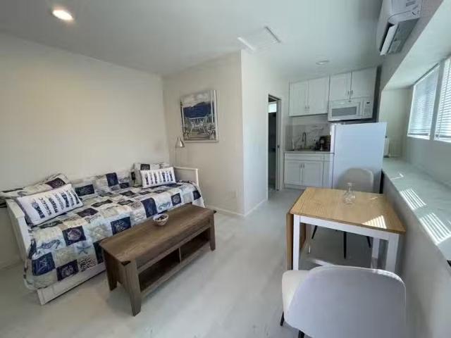 58300666 6561 Eldridge Street