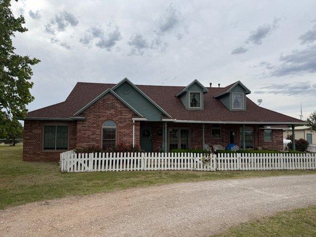 58301 S County Road 208, Vici, OK 73859