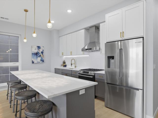 5830 N Lincoln Avenue # 3W