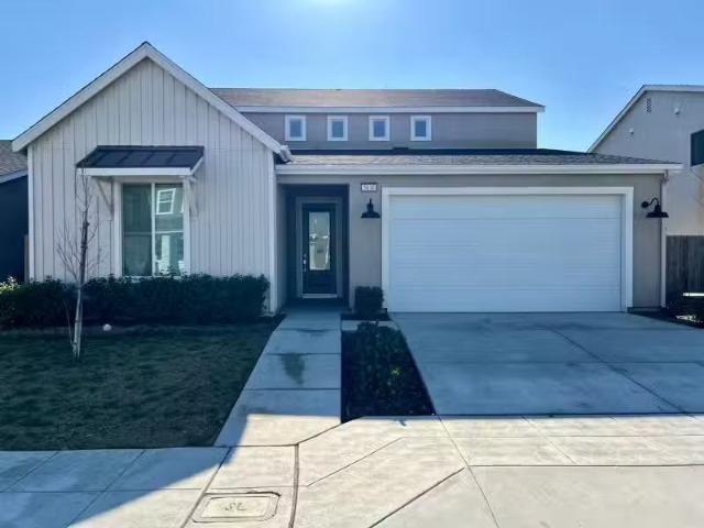 5830 E Truman Ave #B, Fresno, CA 93727