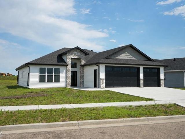 5830 Theodore Ln, Bismarck, ND 58503