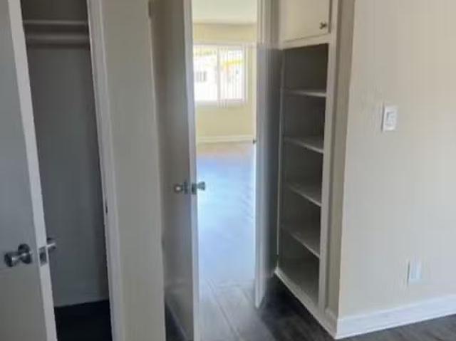 58314550 17938 Burbank Boulevard