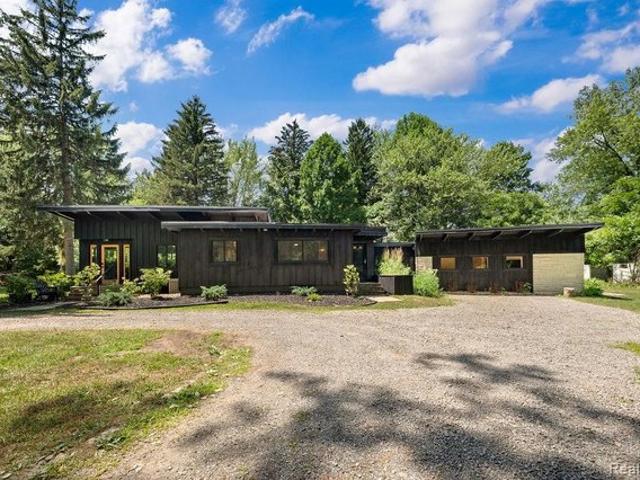 5831 Browntown Rd, Lake Charter Township, MI 49125
