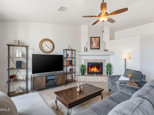 5831 e silver leaf court