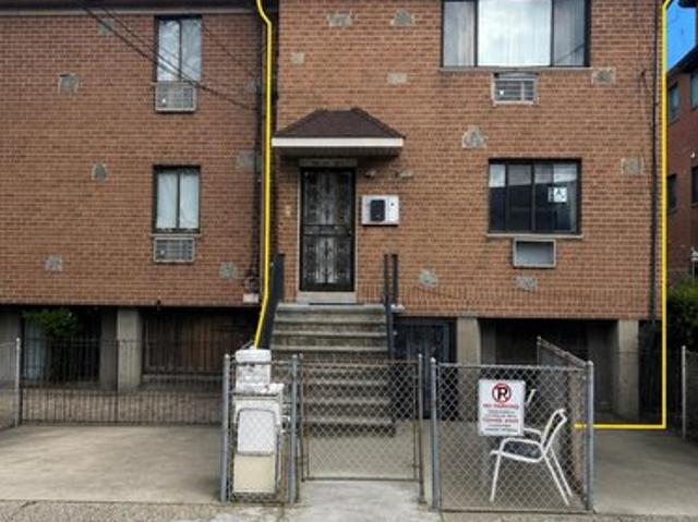 5831 th St, Flushing, NY 11355