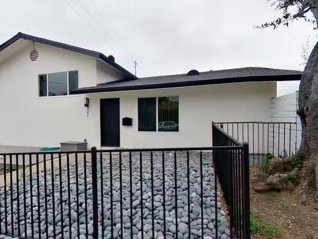 58322379 301 N Soledad St