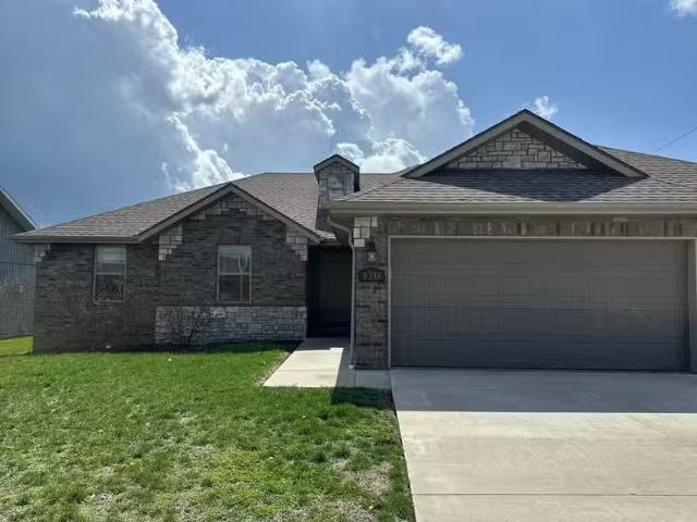 58322306 5718 E Park Pl
