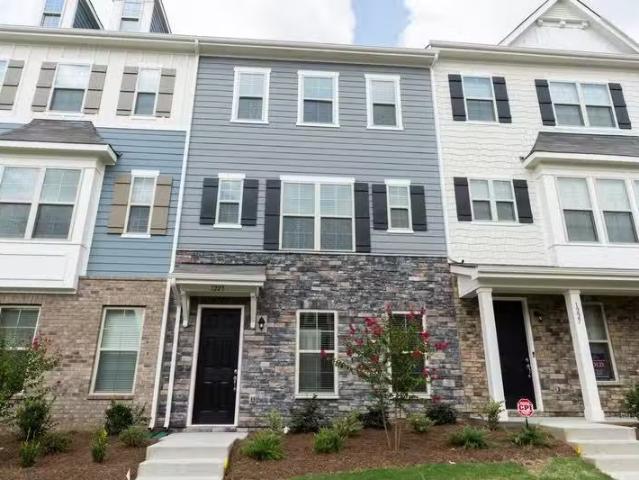 58322322 1223 Whitby Moore St #126