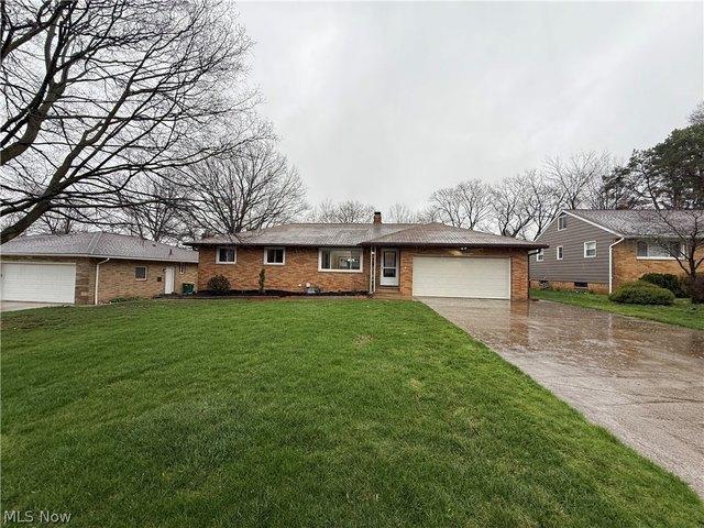 5833 Kuenzer Dr, Seven Hills, OH 44131