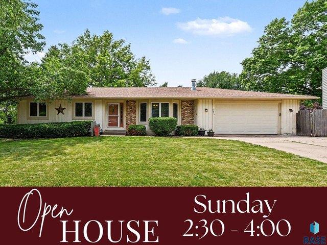 5833 W King Arthur Dr, Sioux Falls, SD 57106