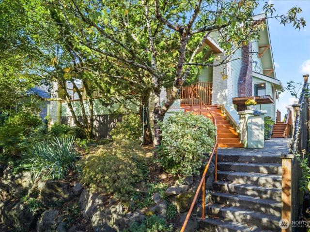 5833 Woodlawn Ave N, Seattle, WA 98103 | MLS #2479