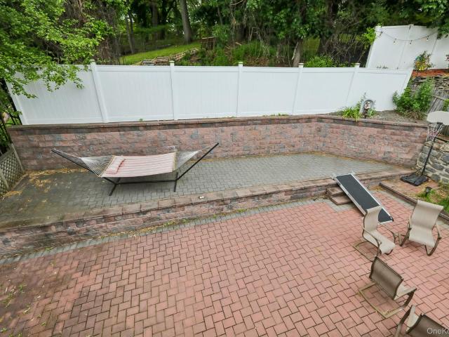 583 Bellevue Avenue N 1