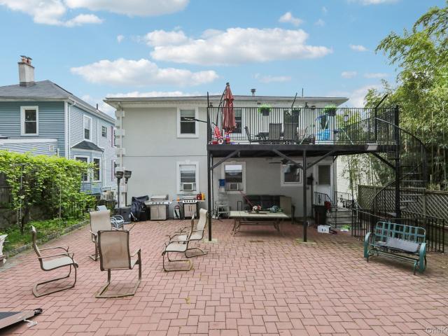 583 Bellevue Avenue N