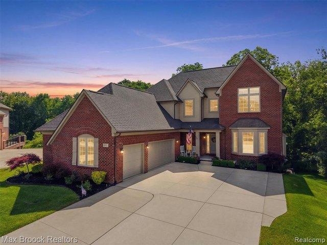 583 Birchcrest Ct, Oakland Township, MI 48363