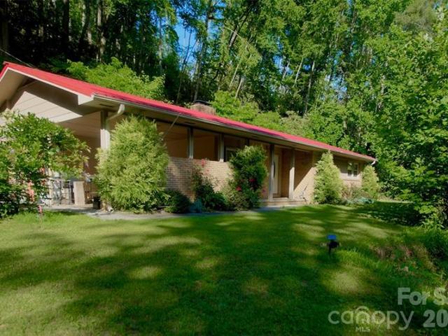 583 Deer Park Lake Rd, Spruce Pine, NC 28777