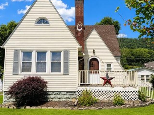 583 Kanawha Ave, Rainelle, WV 25962