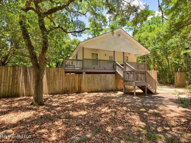 583 Henderson Ave, Pass Christian, MS 39571