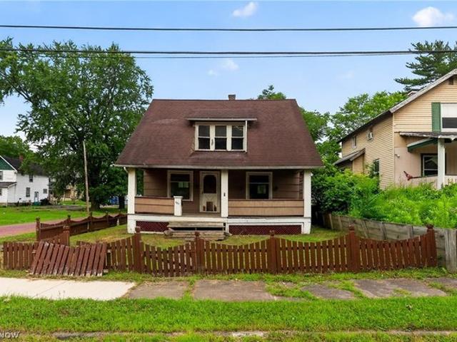 583 Hillsdale Dr NW, Warren, OH 44485