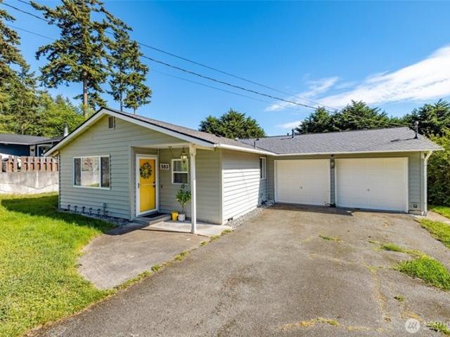 583 Salal St, Oak Harbor, WA 98277