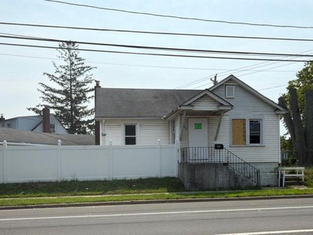 583 Straight Path, West Babylon, NY 11704