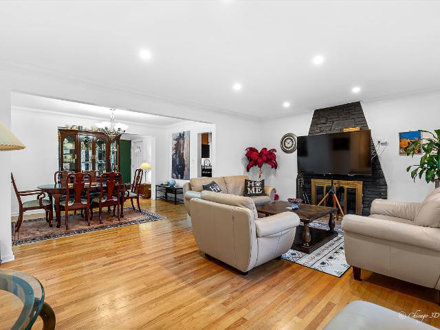 5844 N Lacey Ave, Chicago, IL 60646 | MLS #12533 | Compass