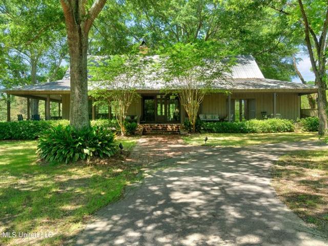 5844 N Williamsburg Rd, Bassfield, MS 39421