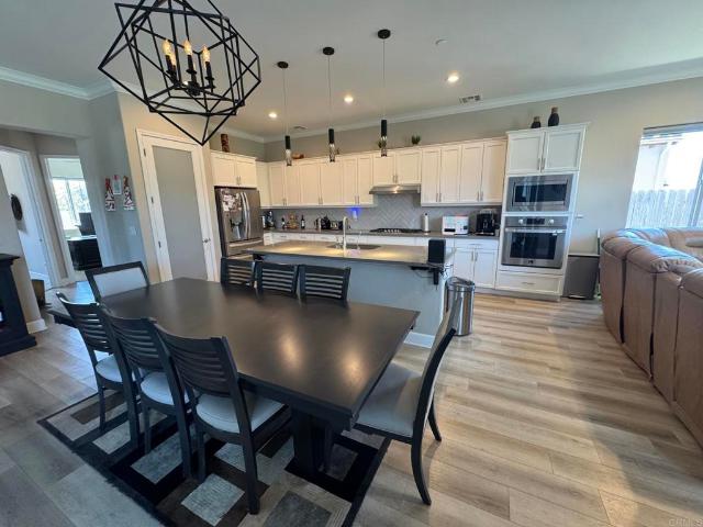 5844 Leaf Springs Place
