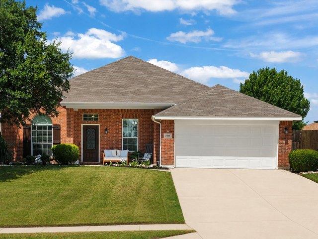 5845 Lamb Creek Dr, Fort Worth, TX 76179