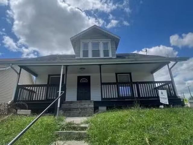 58488022 2001 S Walnut St