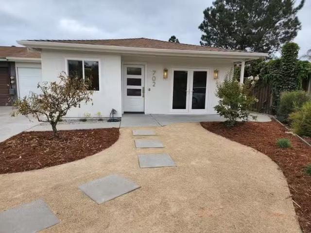 58490829 702 Teaberry St