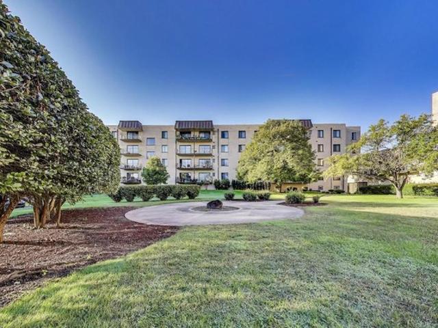 5840 W 104th St Apt 209, Oak Lawn, IL 60453