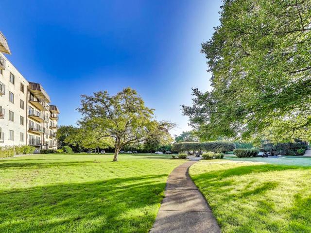 5840 W 104th St, Unit 209, Oak Lawn, IL 60453 | MLS #12515 | Compass
