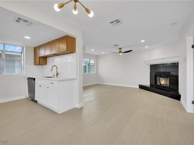 5841 Medallion Dr Unit 102, Las Vegas, NV 89122