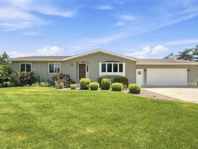 5841 Michael Dr NE, Cedar Rapids, IA 52411
