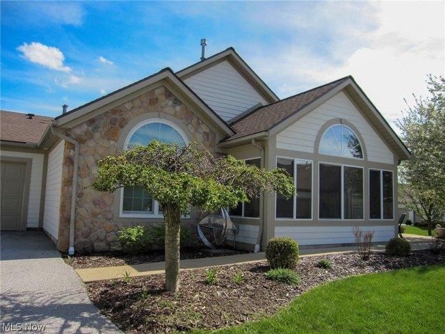 584 Crossings Cir, Tallmadge, OH 44278