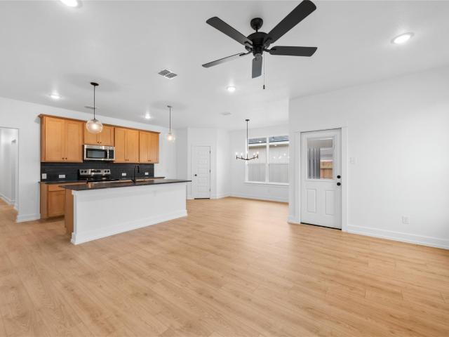 584 Gus Loop