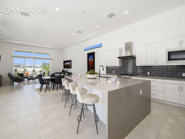 584 Fountain Dr, Palm Springs, CA