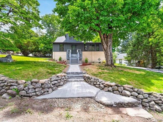 584 Shore Dr, New Windsor, NY 12553