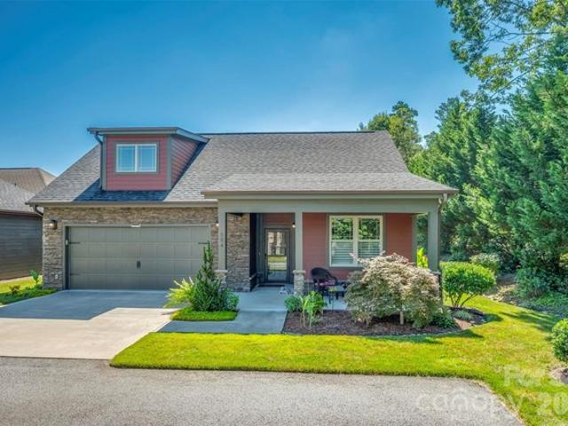 584 Summerfield Pl, Flat Rock, NC 28731