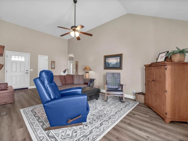 584 Tracy Ln