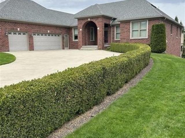 58548 Cory Lake Dr, Washington Township, MI 48094