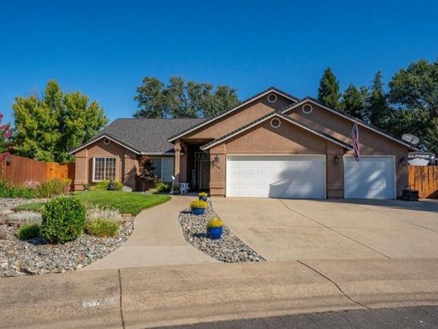 5854 Beaumont Dr, Redding, CA 96003