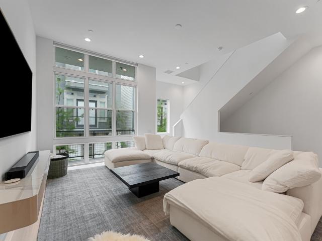 5854 E Post Oak Ln, Houston, TX 77055 | MLS #75877 | Compass