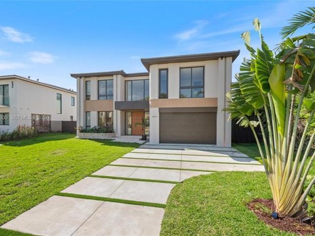 5854 SW 30th St, Miami, FL 33155