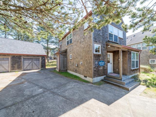 5855 barefoot ln
