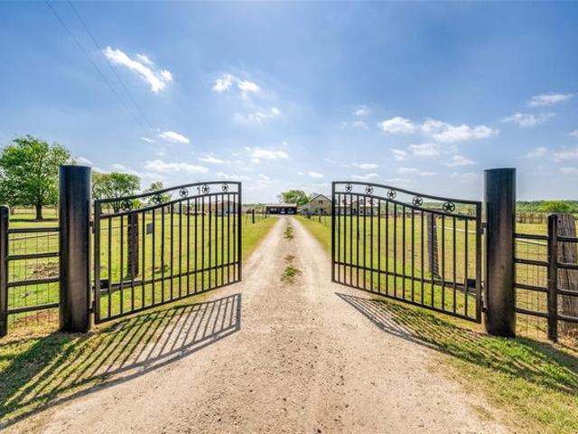 5855 Western Star Dr, Justin, TX 76247