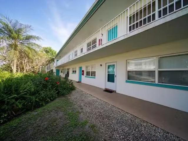 5855 18th St N #6, Saint Petersburg, FL 33714 MLS U8255327