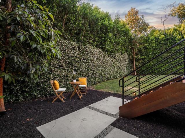 5850 amy drive, oakland, us, ca