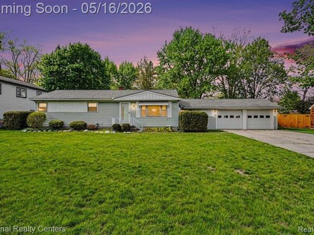 5850 Eldridge Dr, Waterford Township, MI 48327
